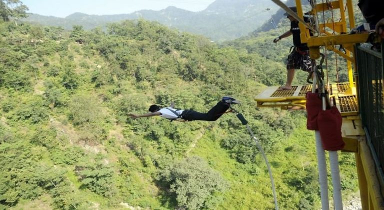 Best places to try Bungee Jumping in Goa with Loved Ones